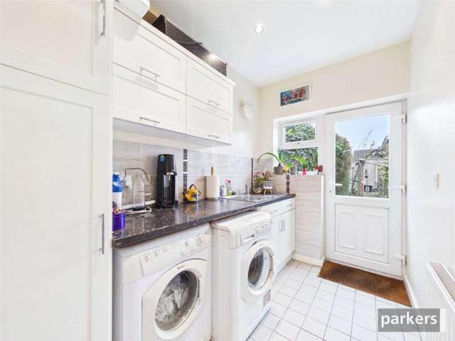 6 bed house for sale