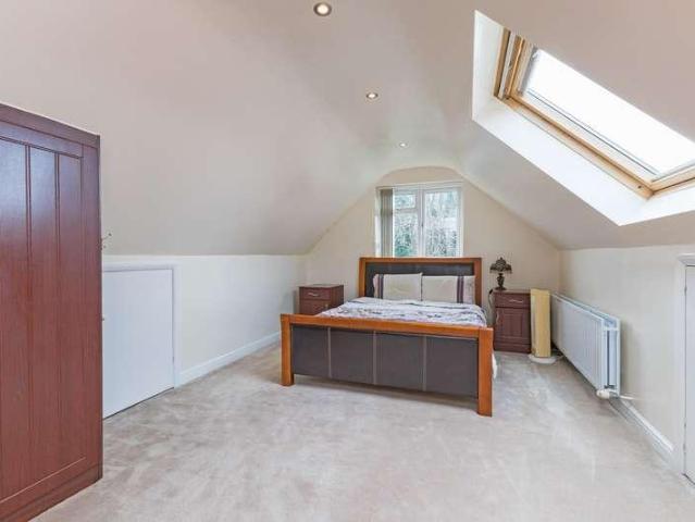 6 bed house for sale