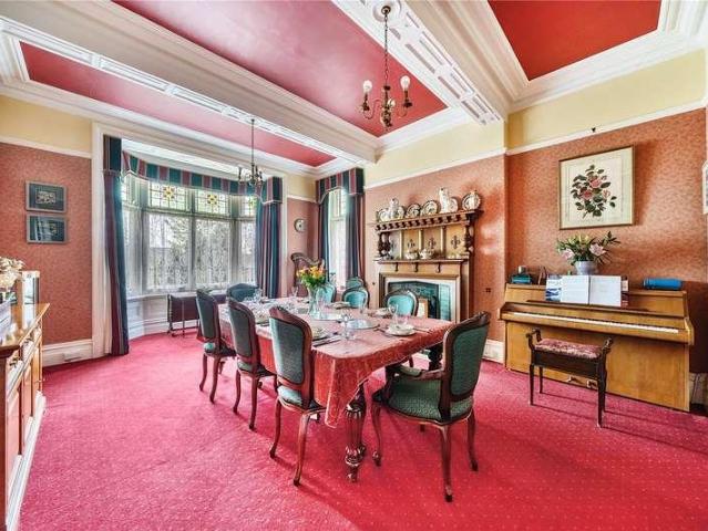 6 bed house for sale