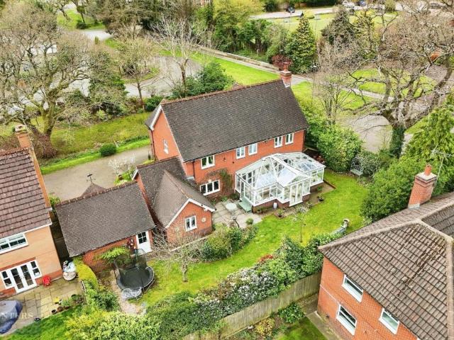6 bed house for sale