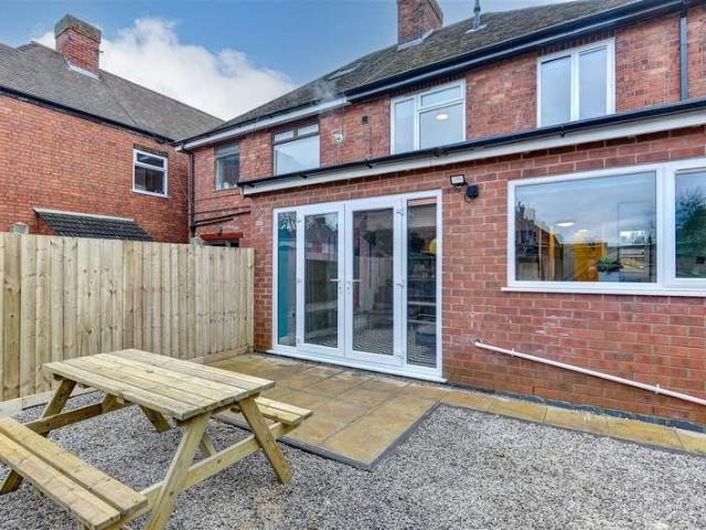 6 bed house for sale