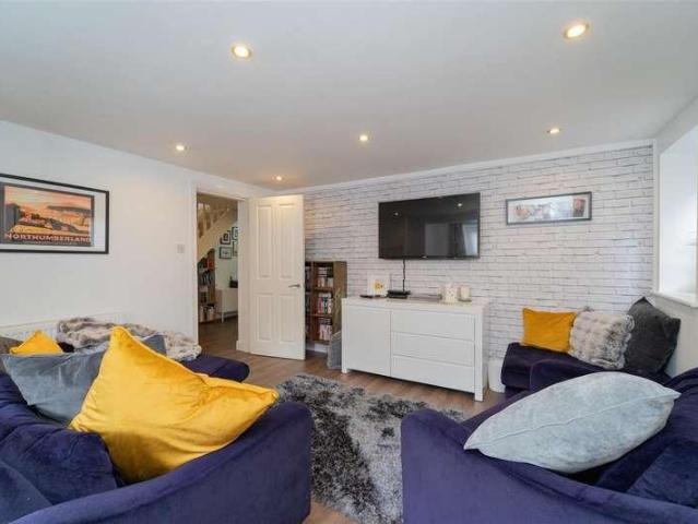 6 bed house for sale