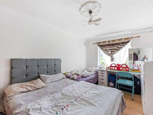 6 bed house for sale