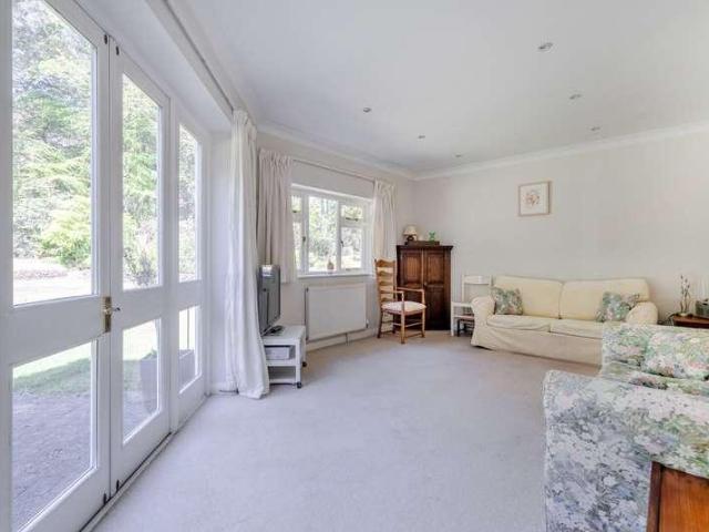 6 bed house for sale