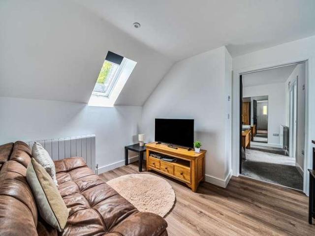 6 bed house for sale