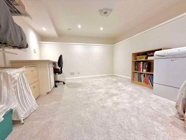 6 bed house for sale