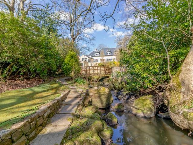 6 bed house for sale