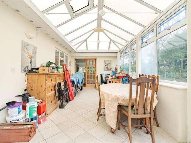 6 bed house for sale