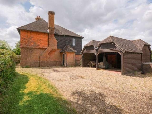 6 bed house for sale