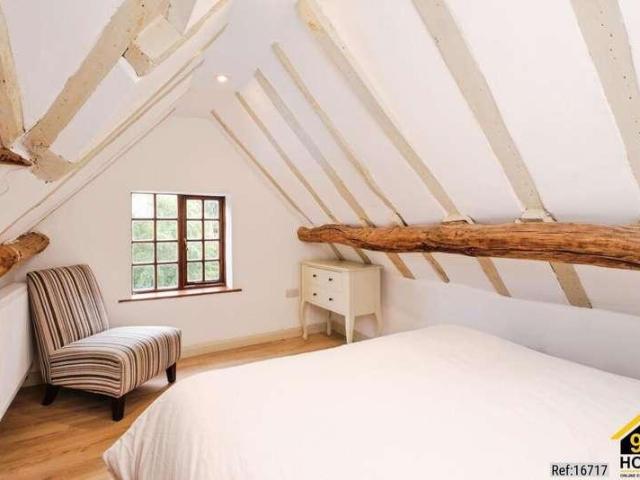 6 bed house for sale