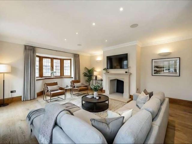 6 bed house for sale