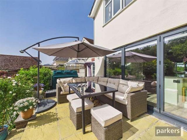 6 bed house for sale