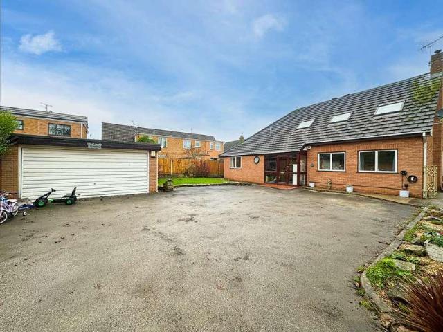 6 bed house for sale