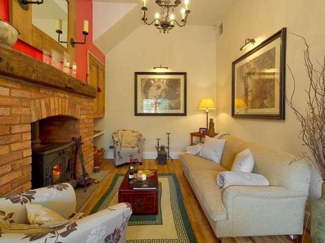 6 bed house for sale