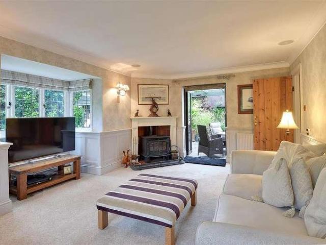 6 bed house for sale