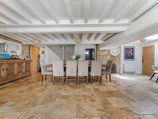 6 bed house for sale