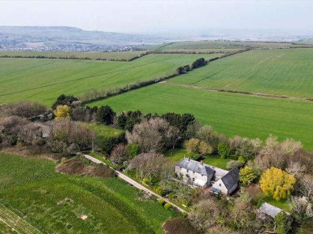 6 bed house for sale