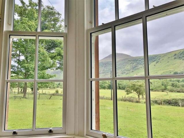 6 bed house for sale