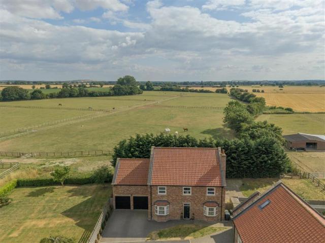 6 bed house for sale