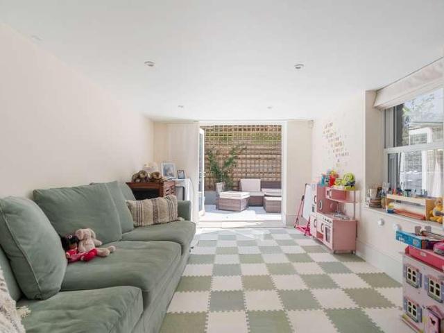 6 bed house for sale