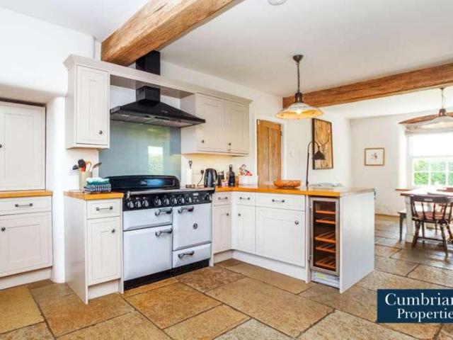 6 bed house for sale