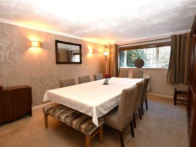 6 bed house for sale