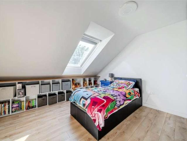 6 bed house for sale