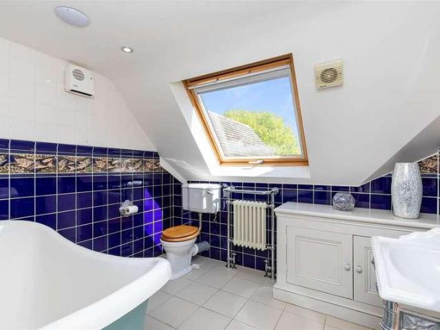 6 bed house for sale