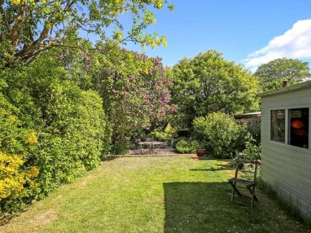 6 bed house for sale