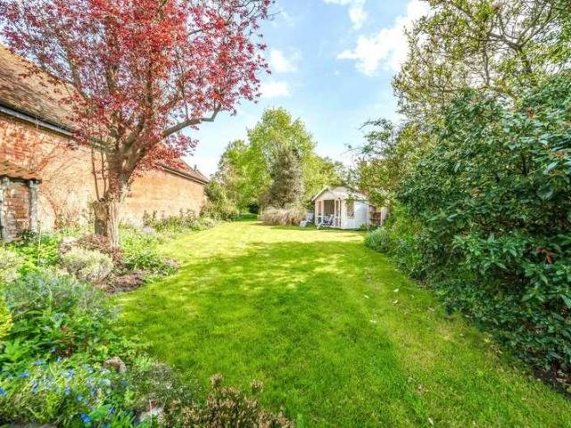 6 bed house for sale