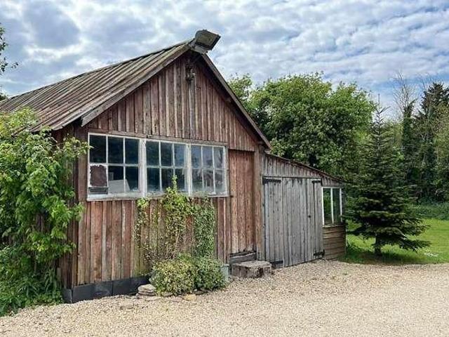6 bed house for sale