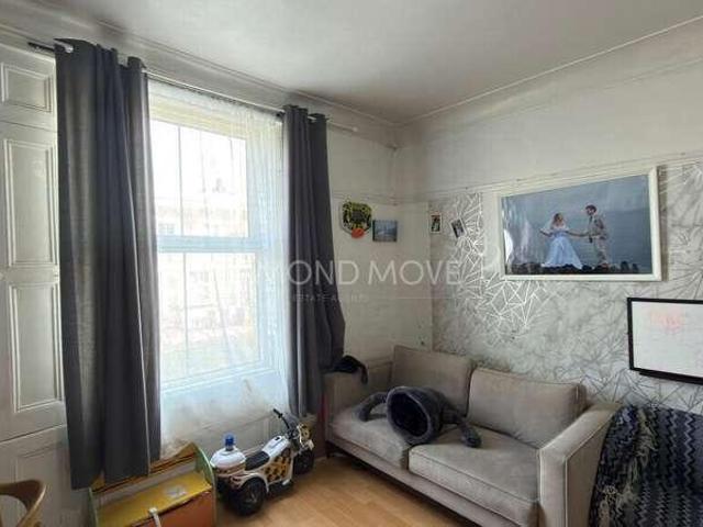 6 bed house for sale