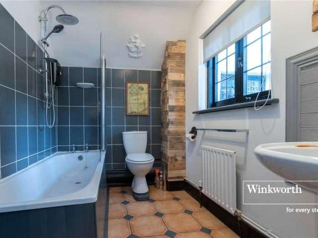 6 bed house for sale