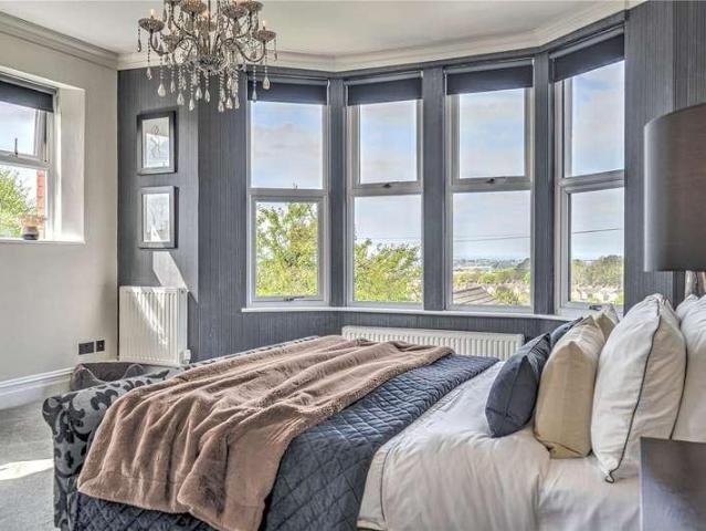 6 bed house for sale