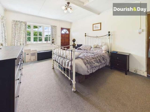 6 bed house for sale