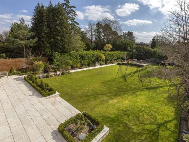 6 bed house for sale