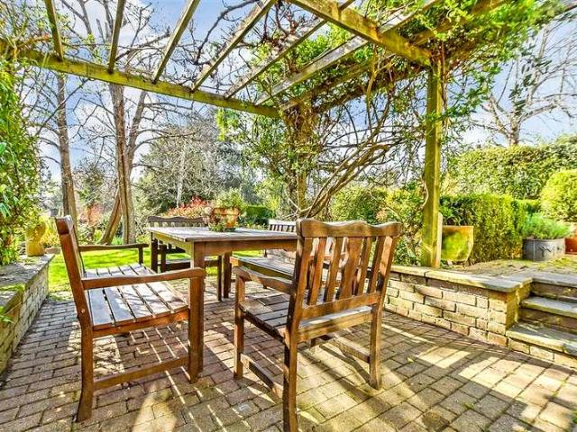 6 bed house for sale
