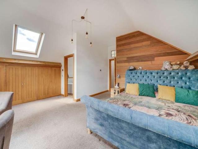 6 bed house for sale