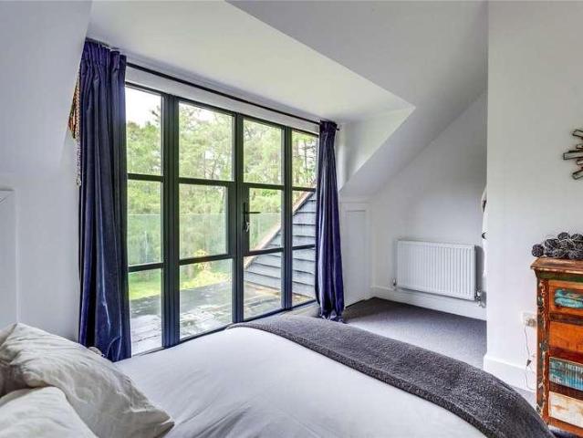 6 bed house for sale