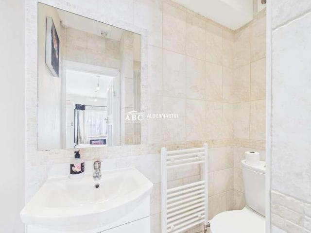 6 bed house for sale