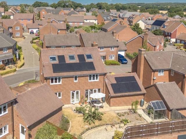 6 bed house for sale