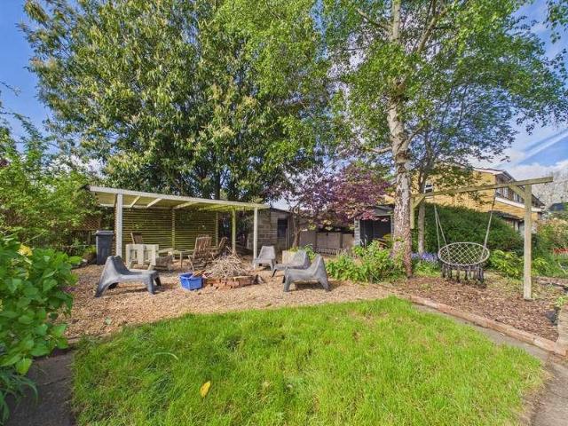 6 bed house for sale