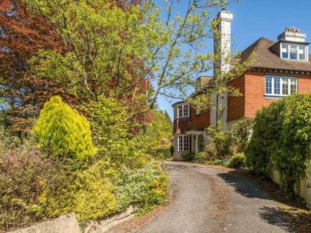 6 bed house for sale