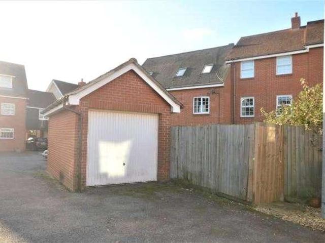 6 bed house for sale
