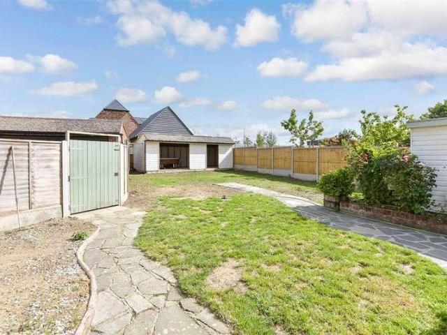 6 bed house for sale