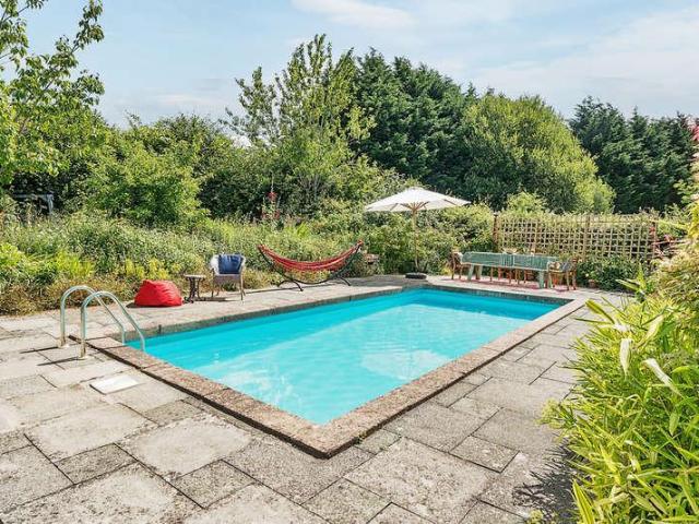 6 bed house for sale