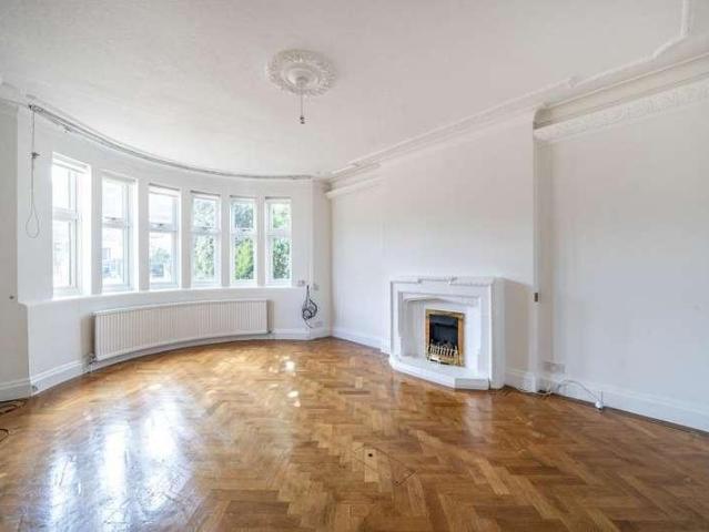 6 bed house for sale