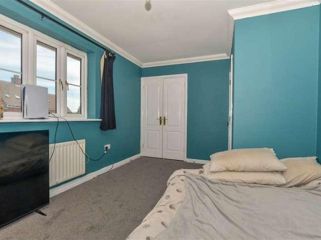 6 bed house for sale