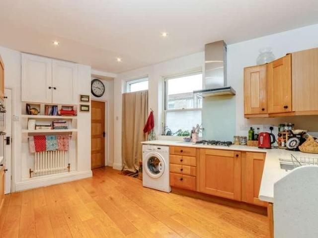 6 bed house for sale