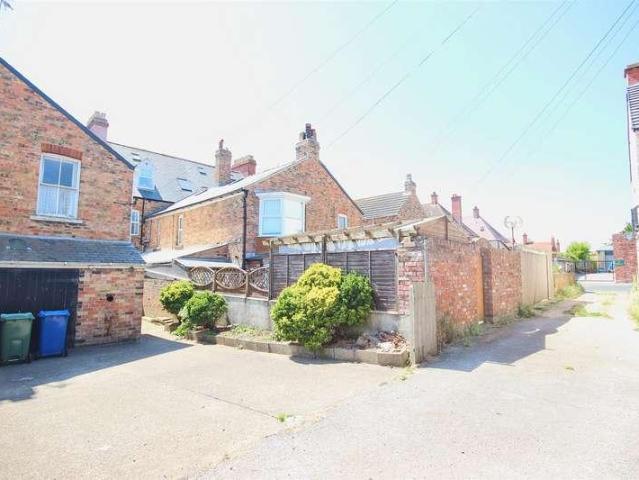 6 bed house for sale